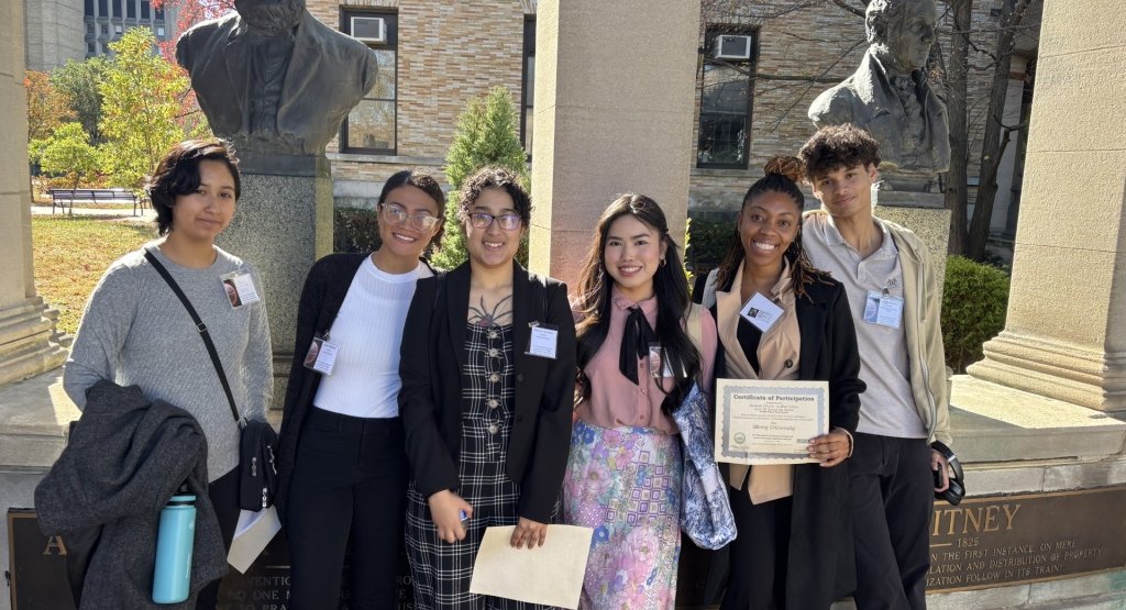 Mercy Students Excel at Biology Conference | Mercy University